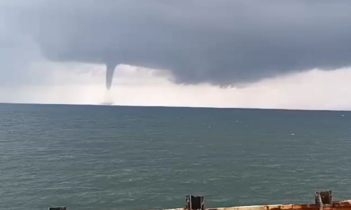 VIDEO: Graban impactante tromba marina en playas de Alvarado, Veracruz