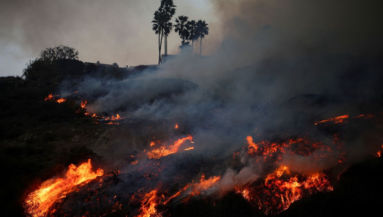 México enviará equipo de apoyo a California para sofocar incendios