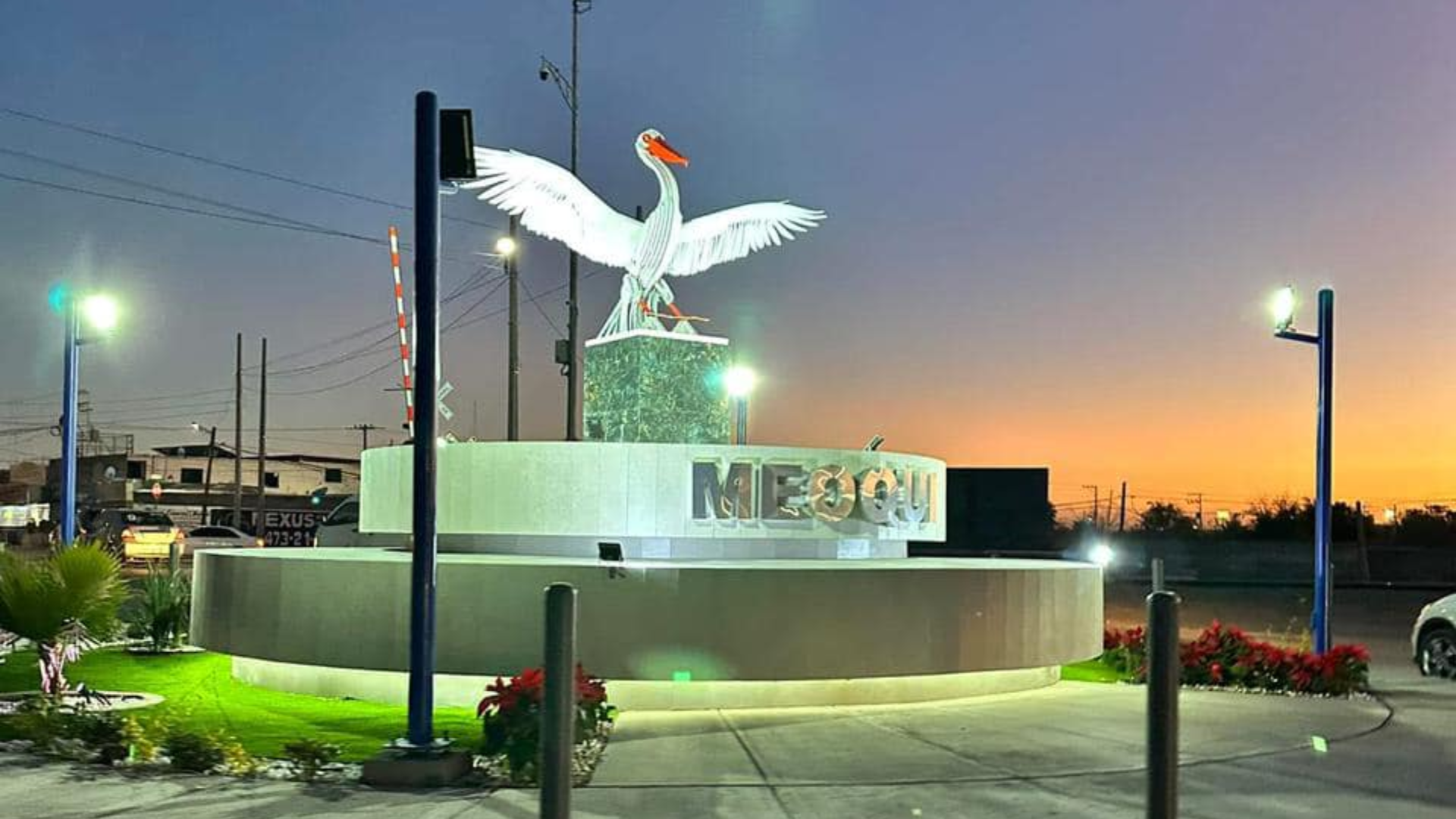 Meoqui celebra su identidad con una escultura de pelícano en la ...