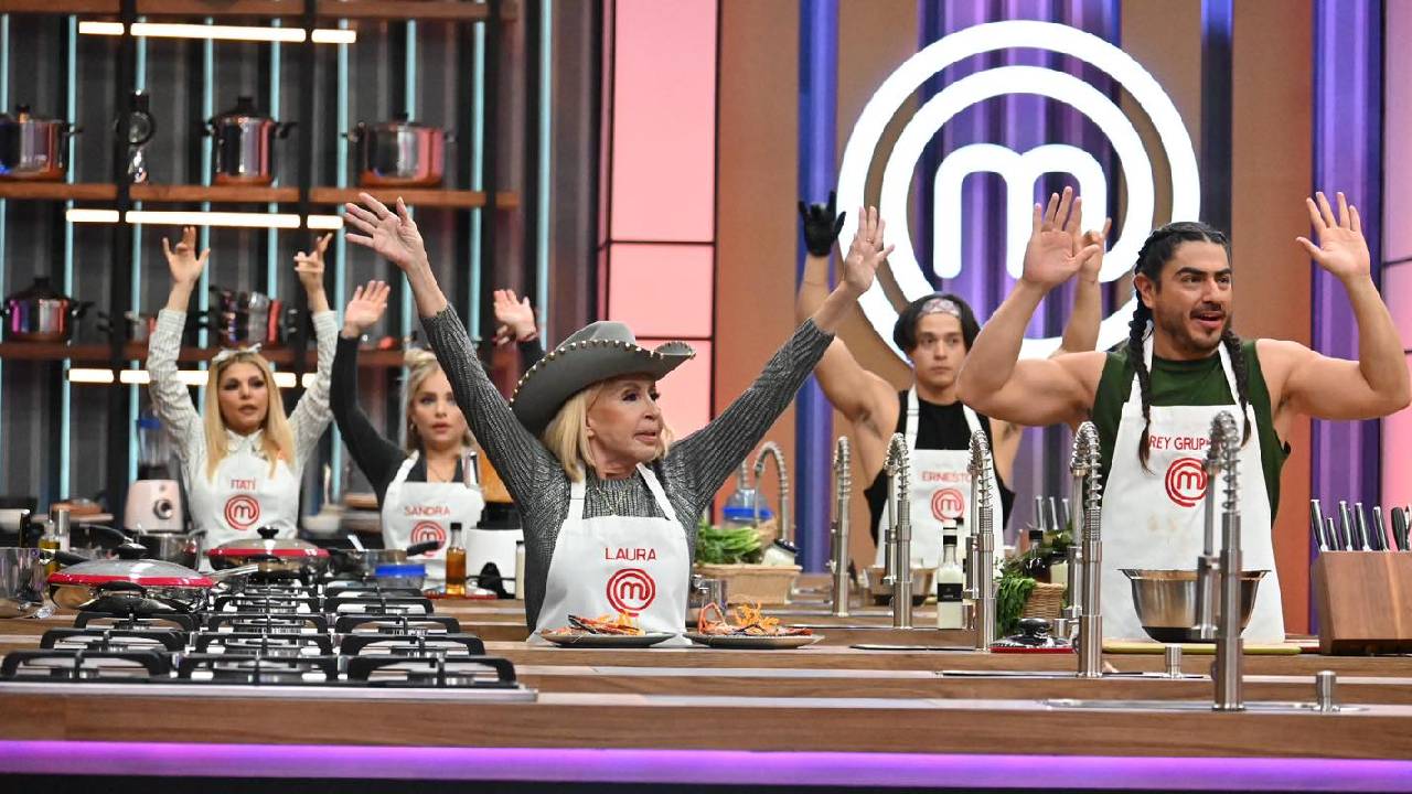 MasterChef Celebrity 2024: Laura Bozzo y Rey Grupero se besan