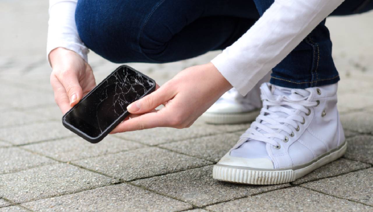 ¿Qué es y en qué consiste la nueva estafa "teléfono roto"?