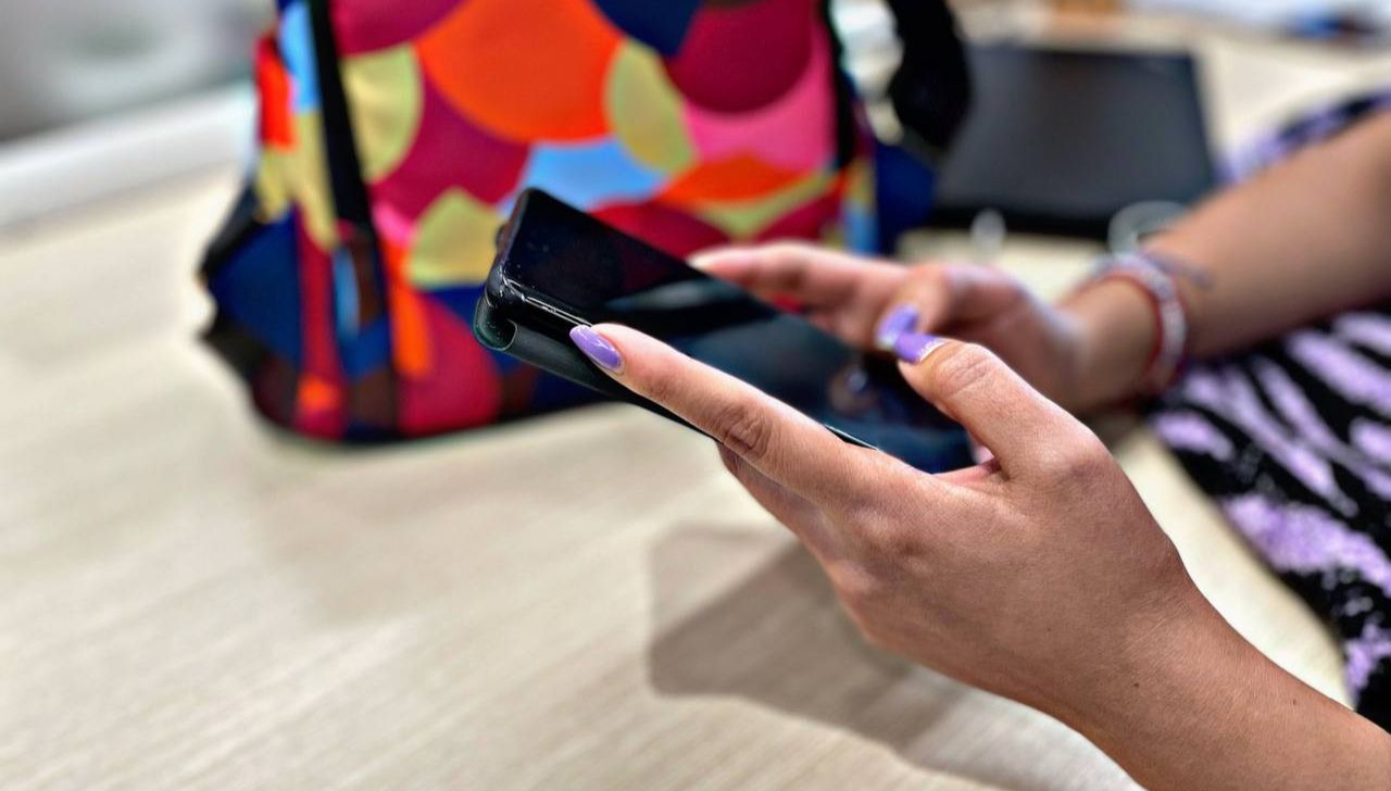 ¿Cómo identificar estafas por mensaje de texto?