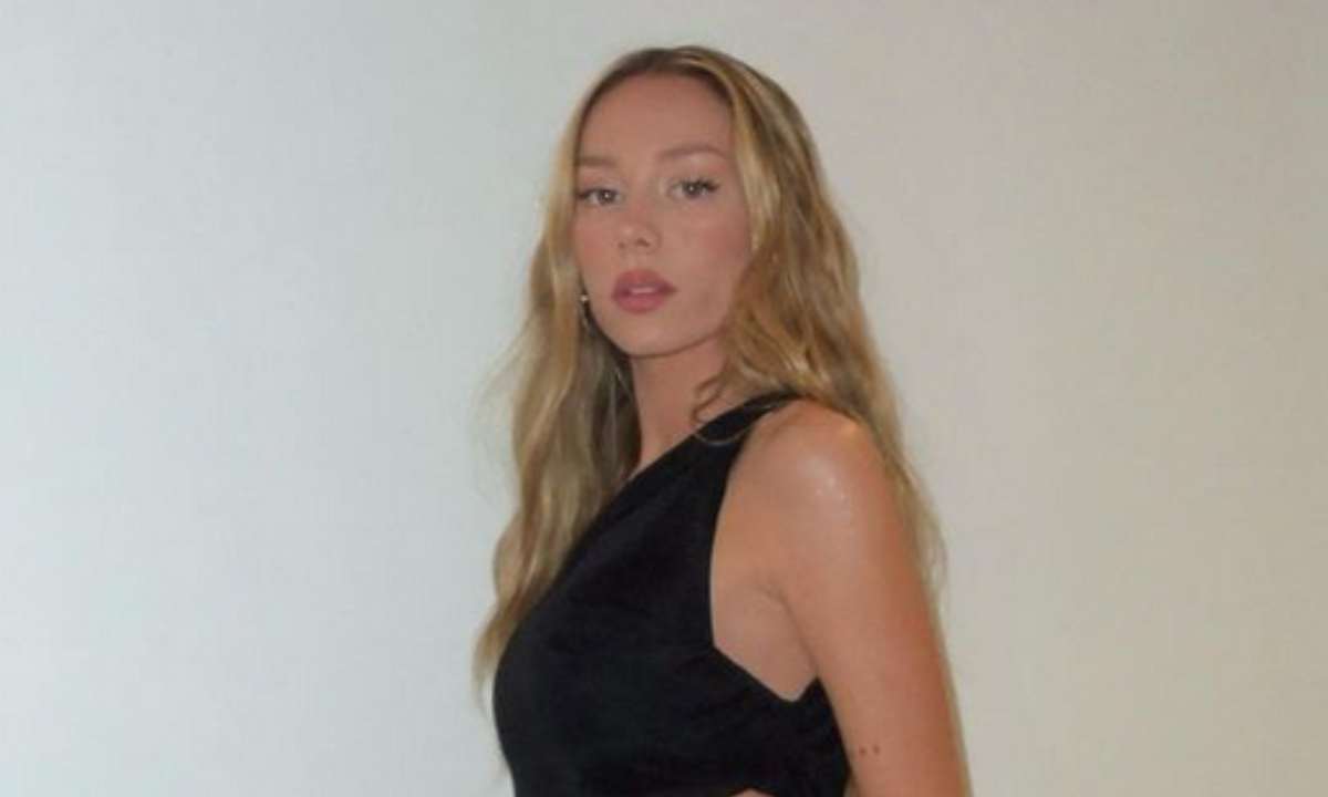 Ester Expósito se divierte en discoteca de Boca del Río