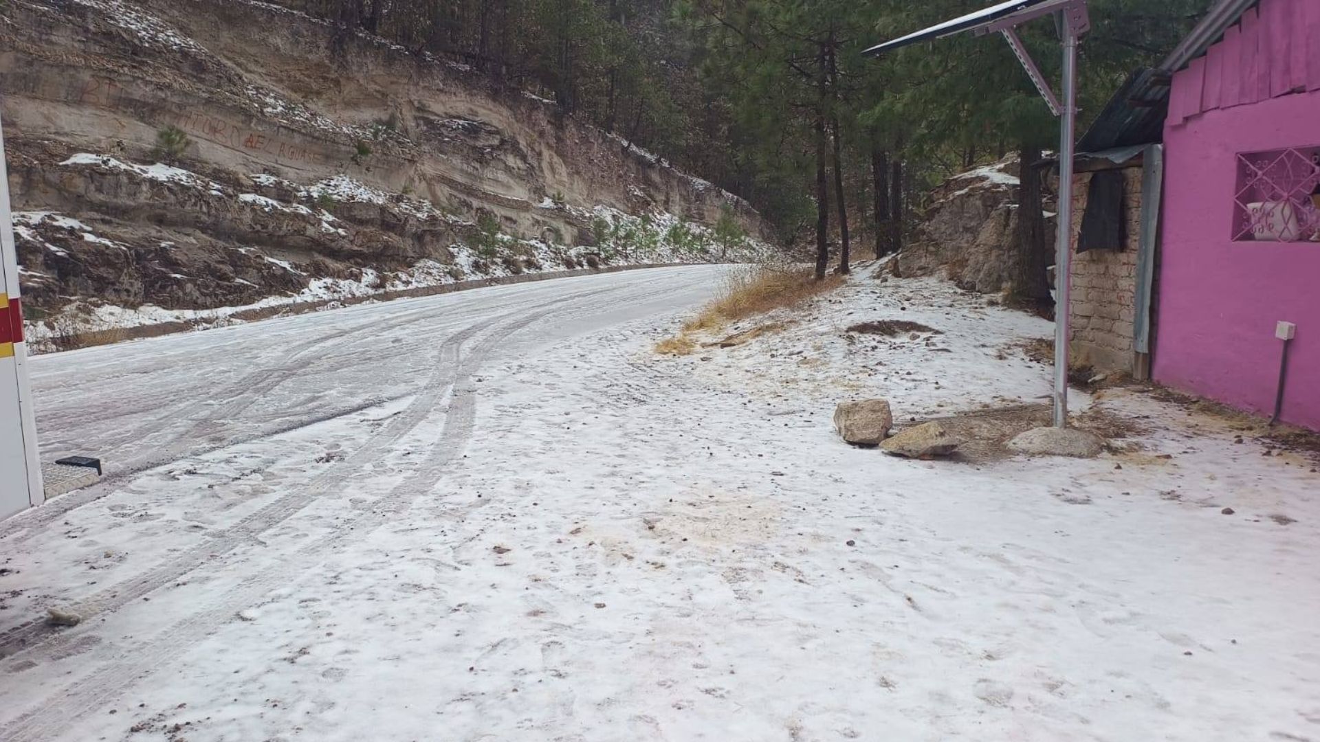 FOTOS: Tormenta invernal cubre de nieve paisajes en México