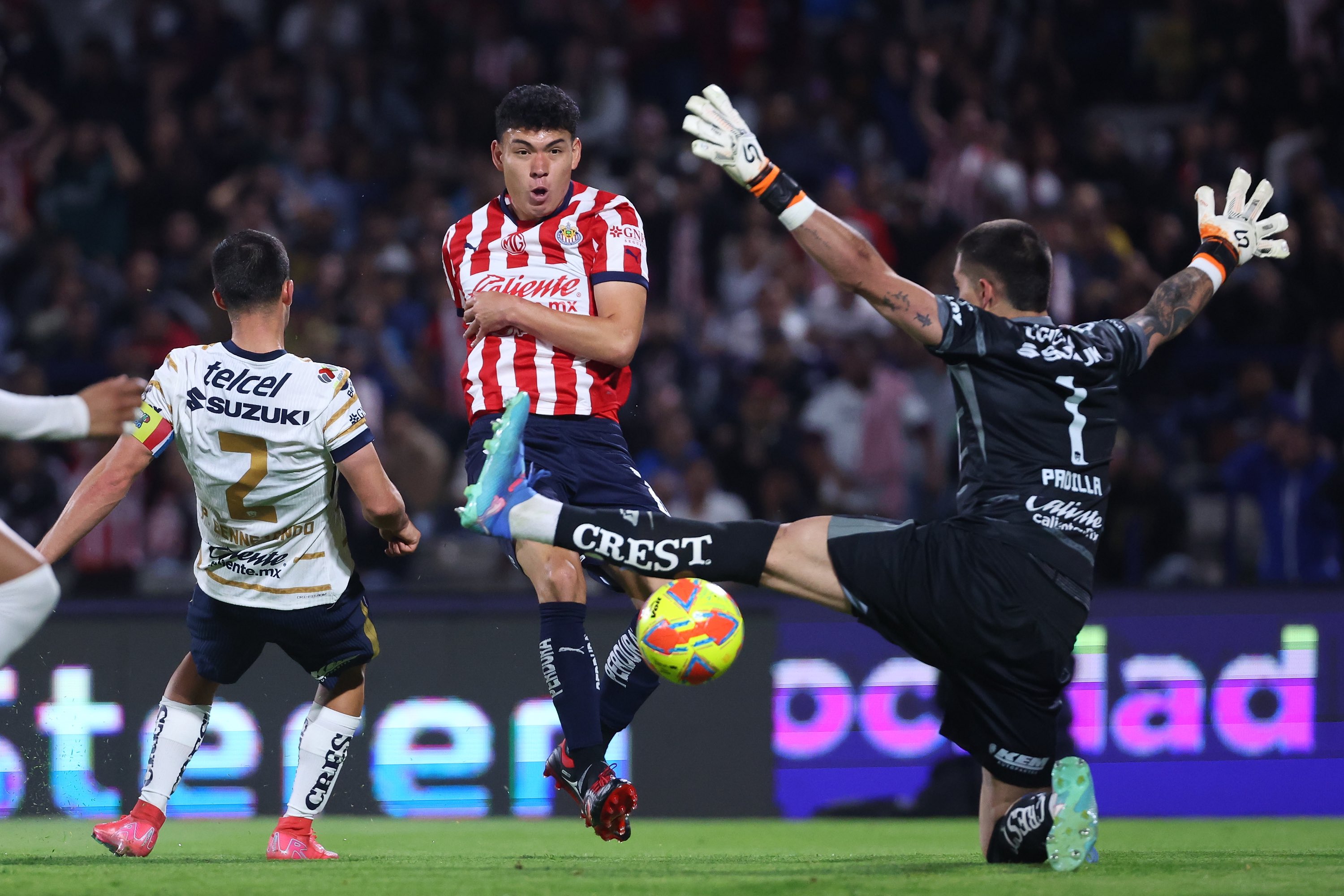Liga MX: Chivas vence a Pumas con gol agónico ¿Quíen será su nuevo DT?
