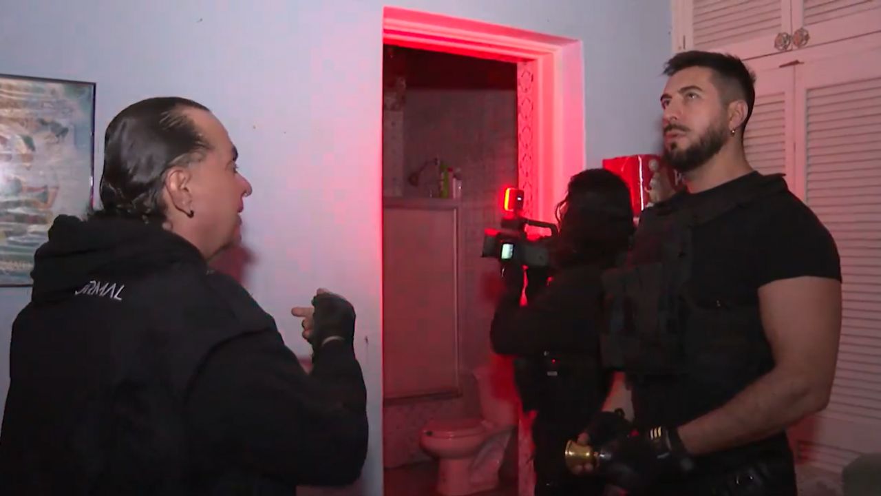 VIDEO: Capítulo de estreno; El equipo Extranormal se adentra a la casa ...