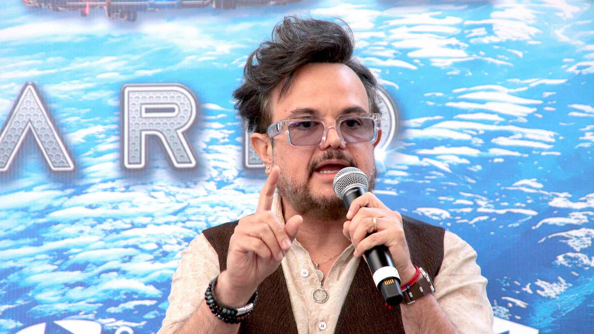 ¿Por qué Aleks Syntek causó controversia en redes?