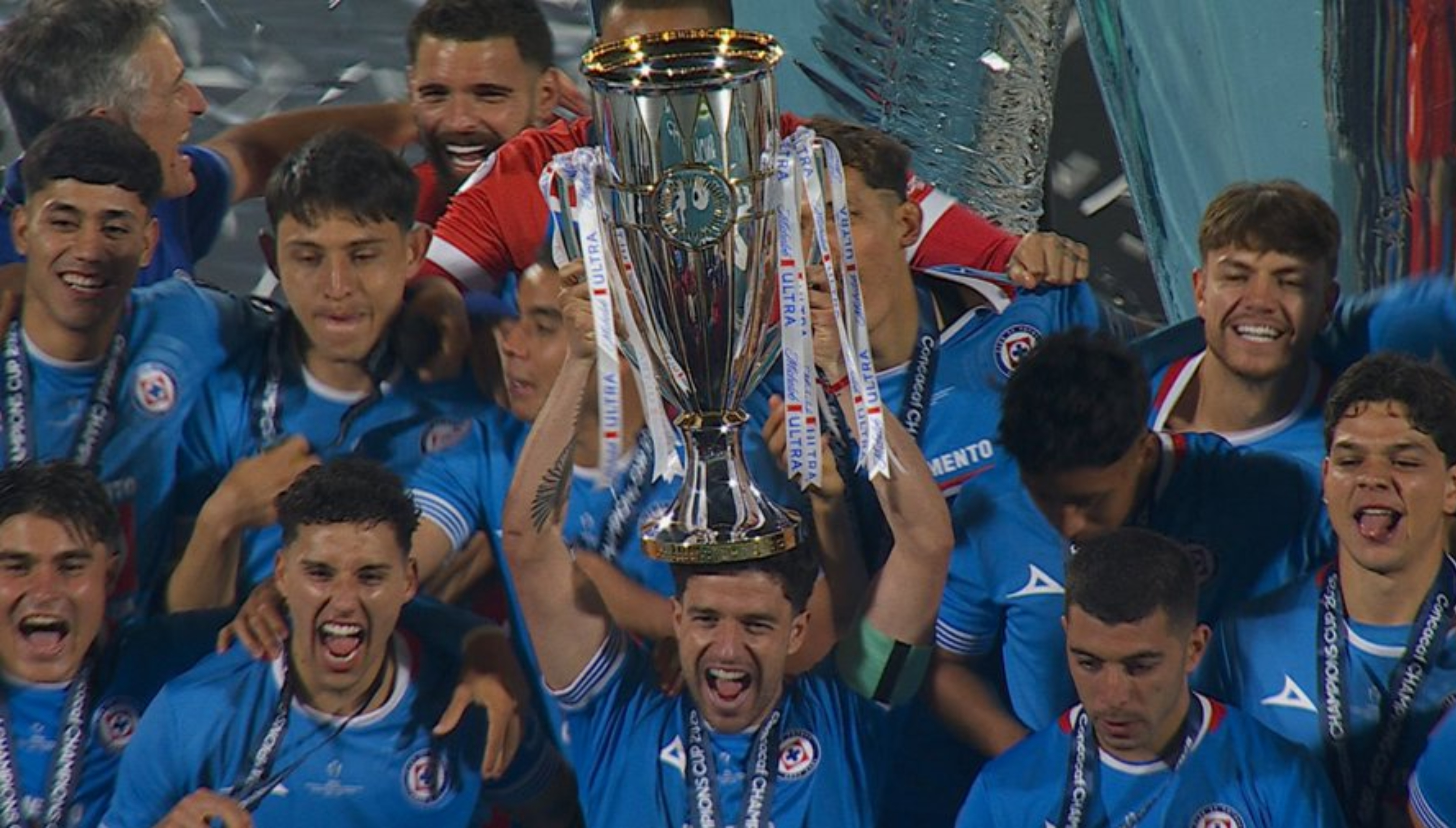 Cruz Azul aplasta al Whitecaps y se corona campeón de la Concacaf ...