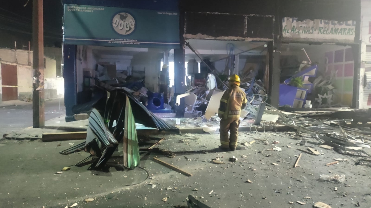 Explosión por fuga de gas destroza locales comerciales en Chimalhuacán ...
