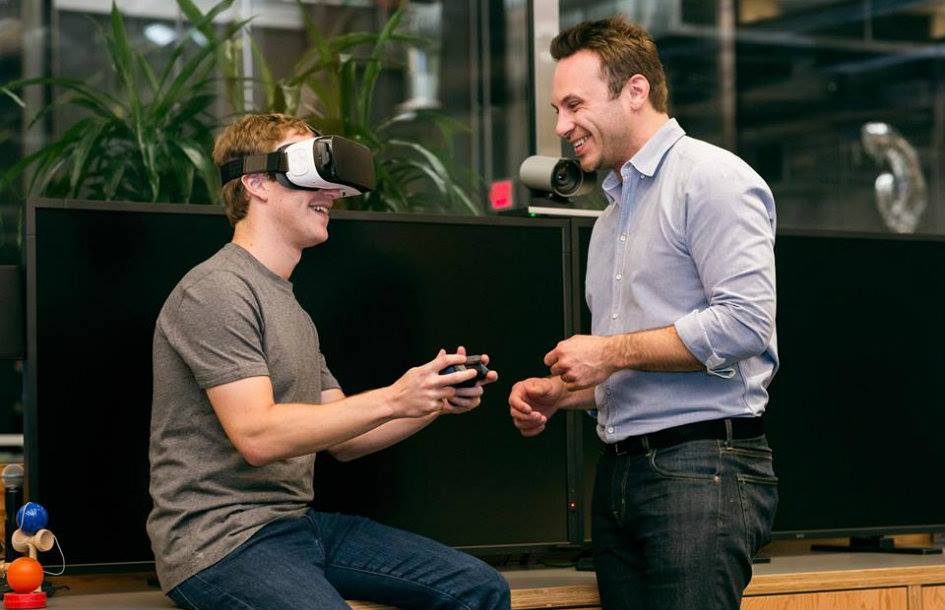 Mark Zuckerberg celebra la llegada de Oculus Rift