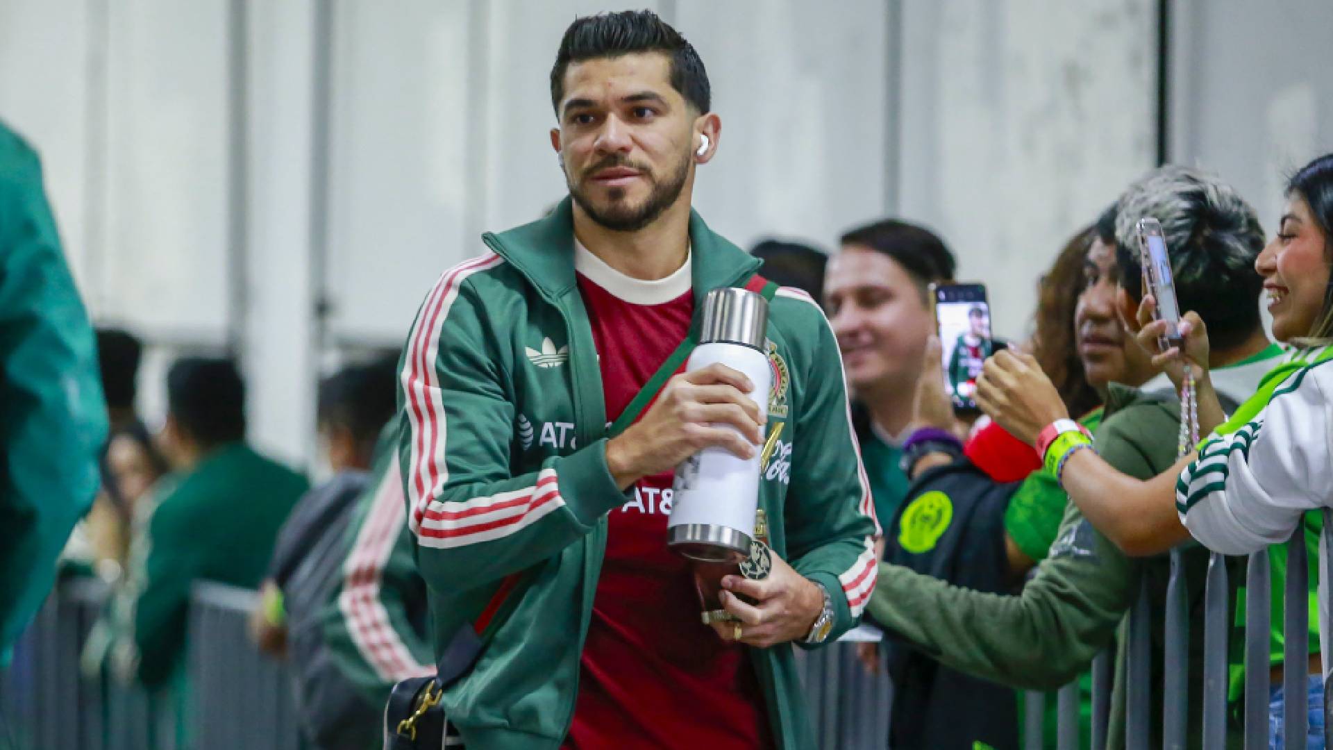 Henry Martín explica la competencia en la Selección Mexicana