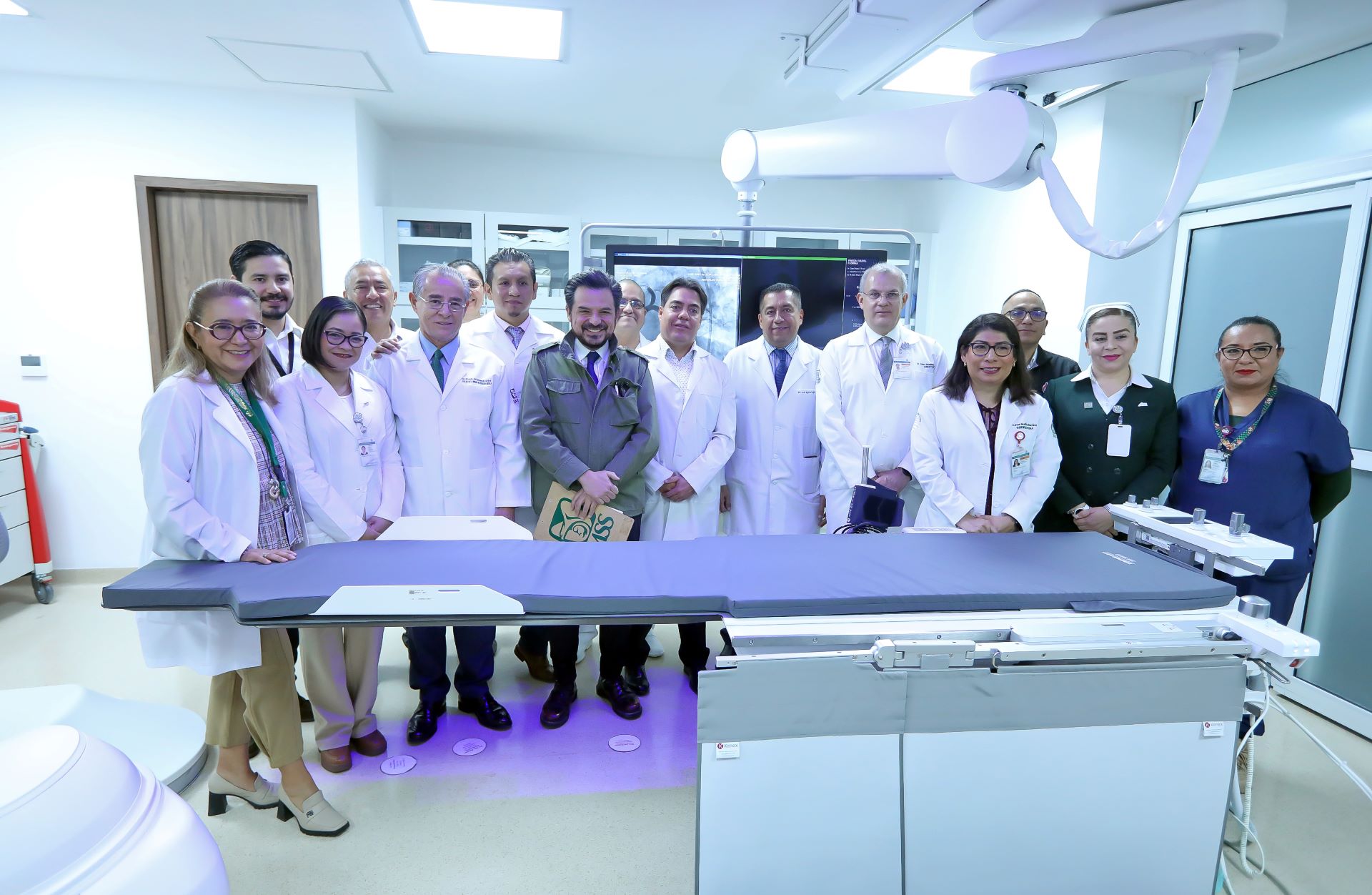 Fortalece IMSS atención cardiovascular con nueva Sala de Hemodinamia en ...