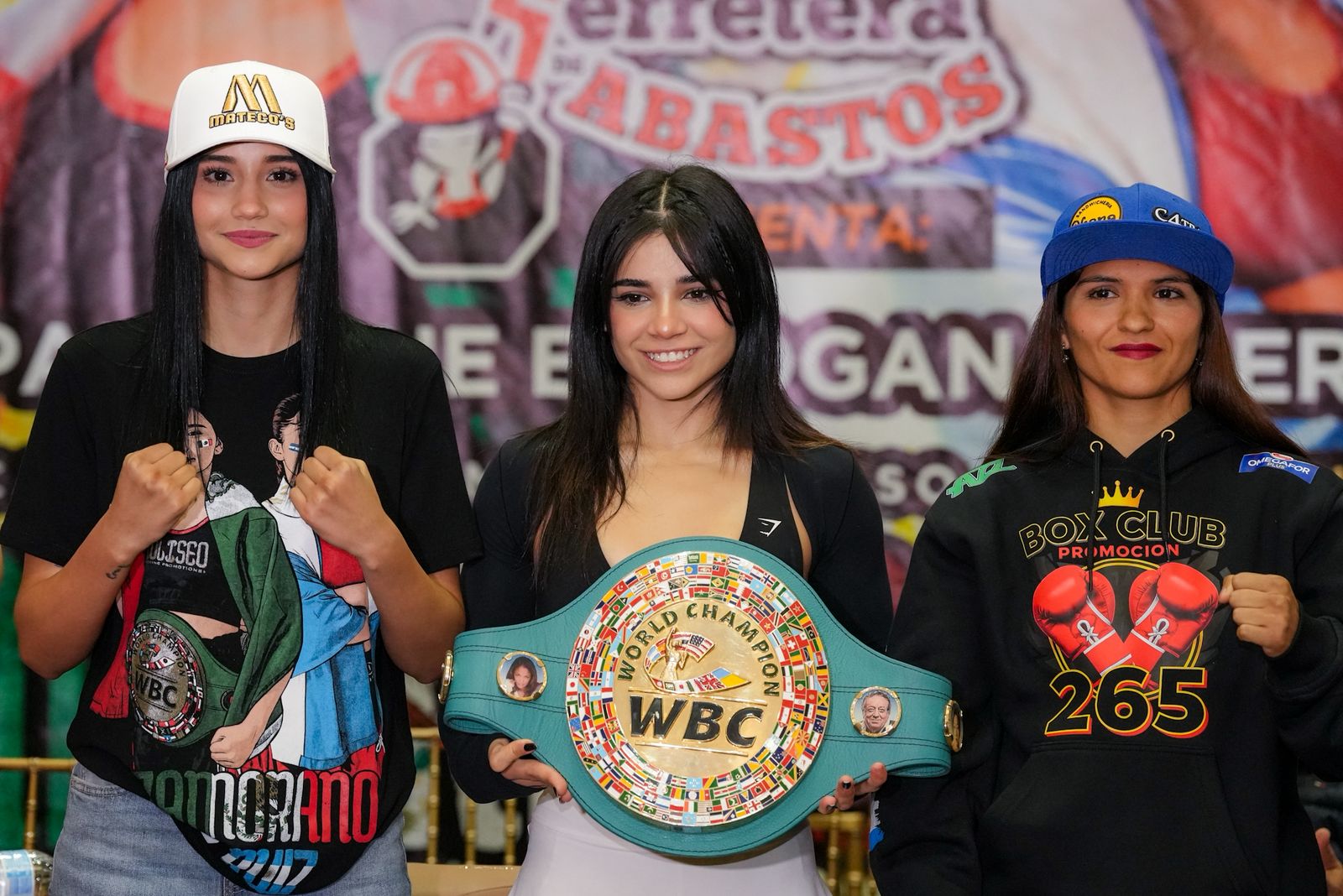 Camila Zamorano y la retadora Claudia Ruiz, se encuentran en rueda de ...