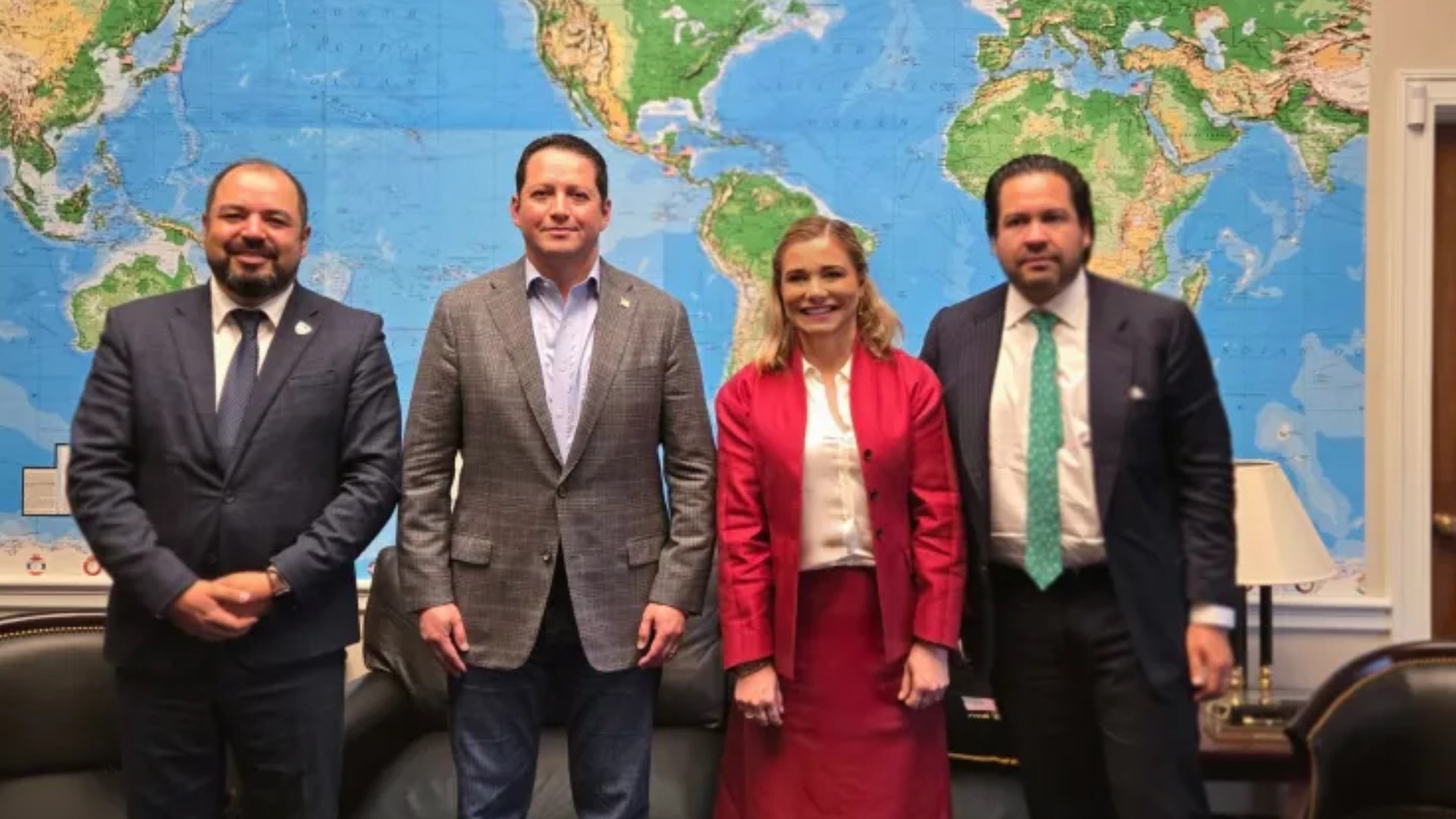 Maru Campos se reúne en Washington con el congresista Tony Gonzales