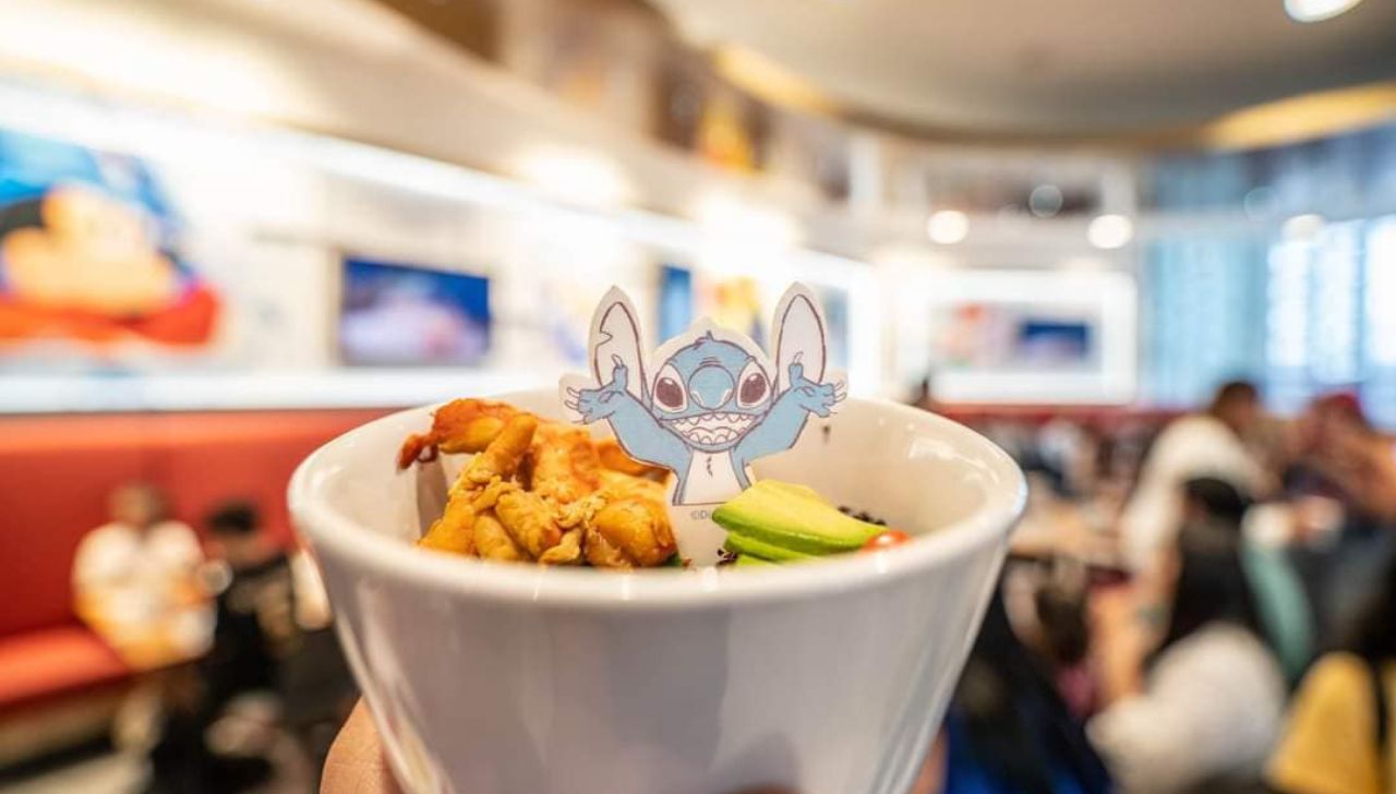 ¿Cómo hacer una reservación en el Animation Cafe?