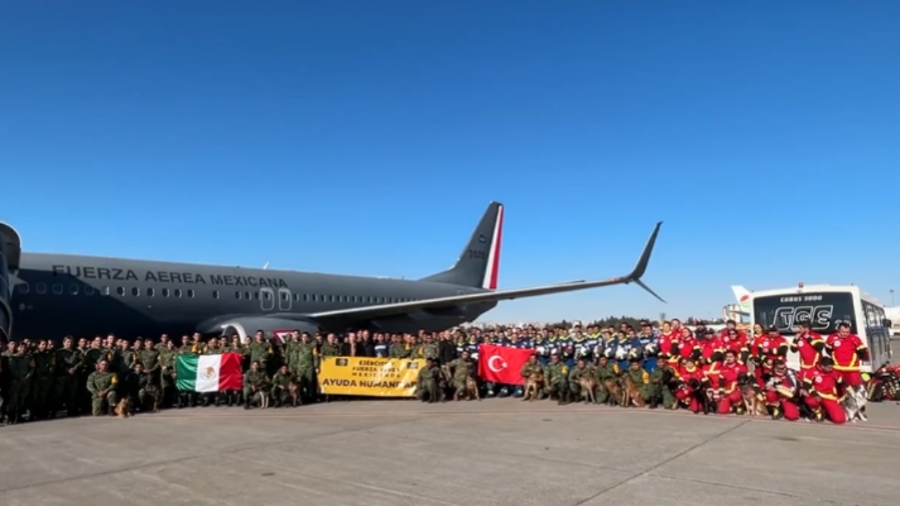 Llega avión con ayuda humanitaria para Turquía y Siria