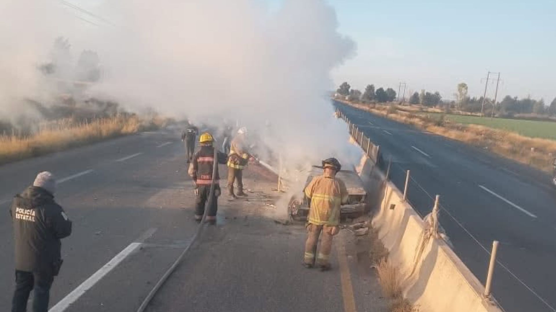 Accidente provoca incendio de vehículo en la Carretera 54 en Zacatecas ...