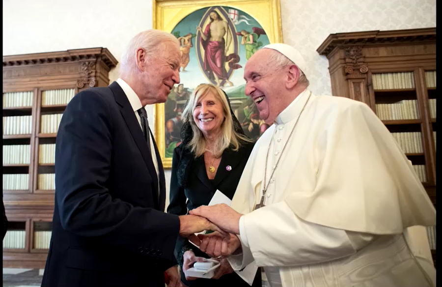 Joe Biden se reúne con el papa Francisco