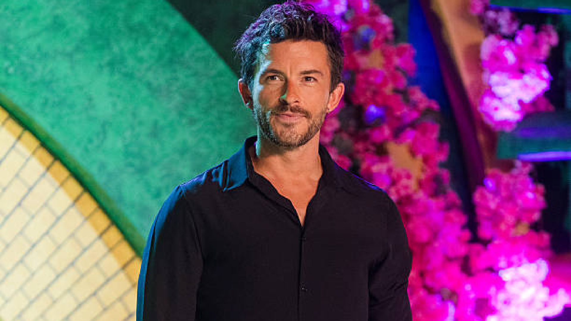 Jonathan Bailey es elegido el hombre más sexy de 2025 por la revista People