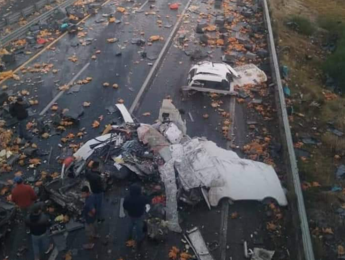 Tras accidente, realizan rapiña de pollos en autopista Puebla-Córdoba