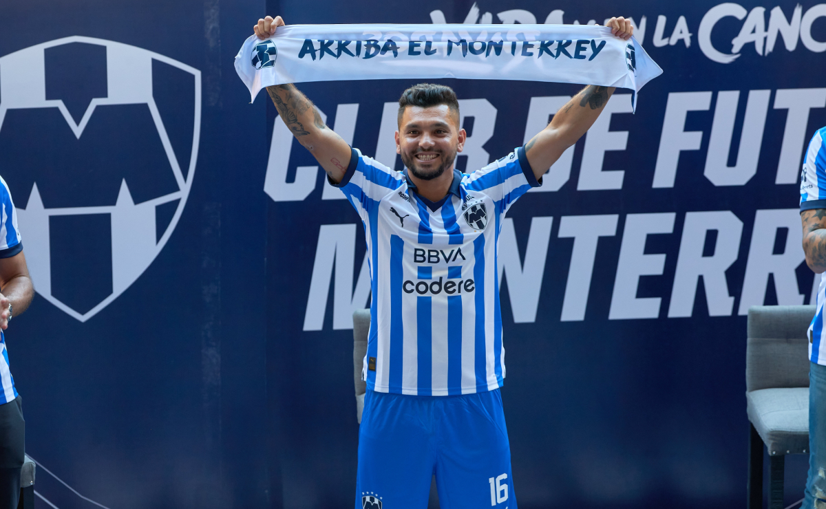 Tecatito Corona es presentado como nuevo refuerzo de Rayados