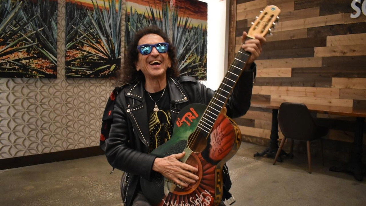 Alex Lora habría peleado por el nombre de 'El Tri' para referirse a la ...