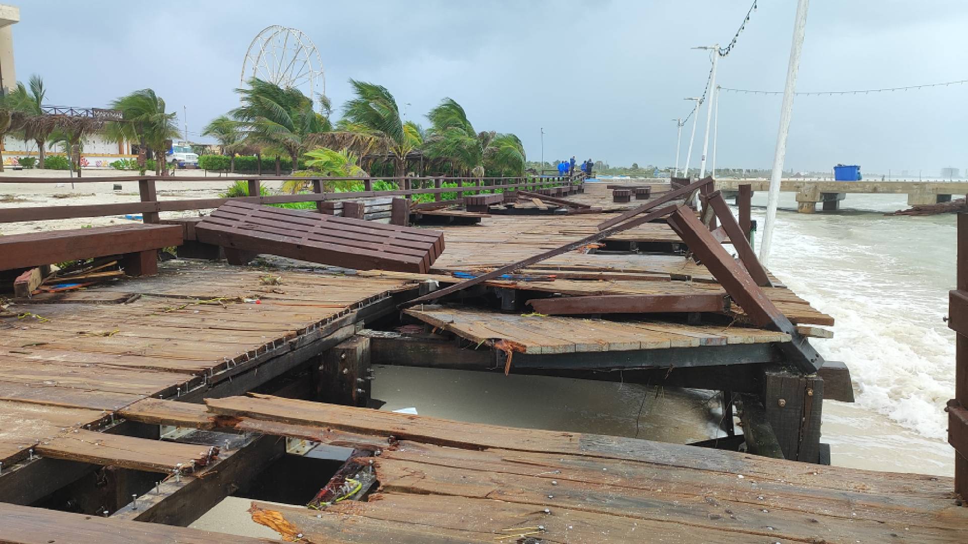 Huracán Milton: Así quedó el muelle de chocolate en Progreso tras el ...
