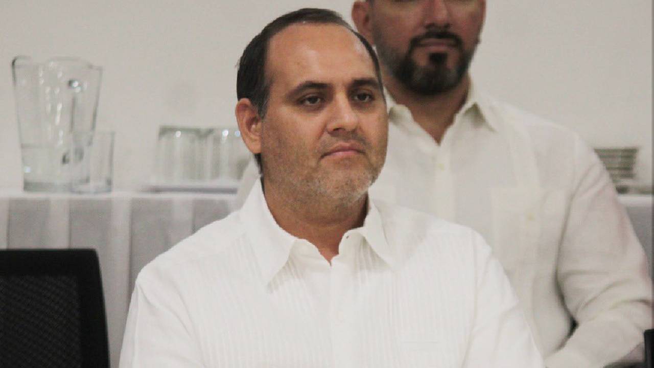 Él es Luis Armando Mendoza Casanova, aspirante al magistrado del Tribunal Superior de Justicia ...