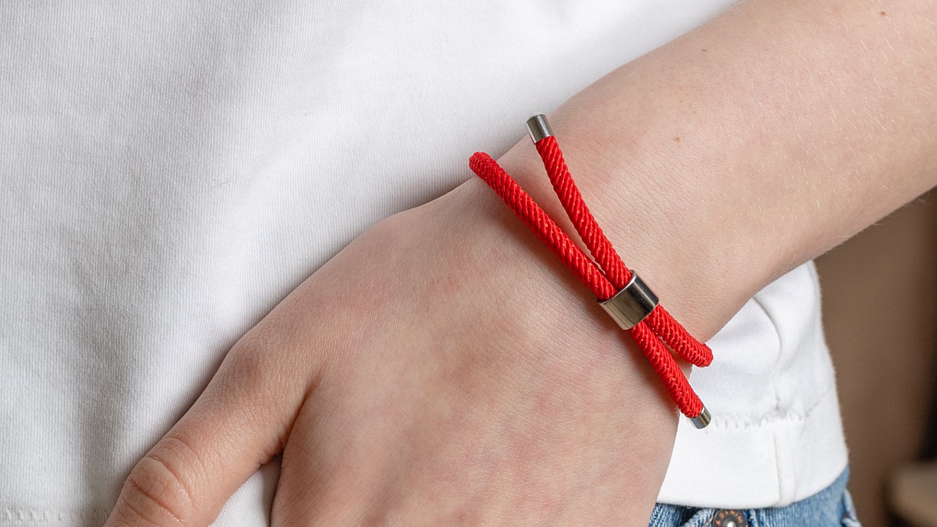 Conoce el significado de usar una pulsera roja