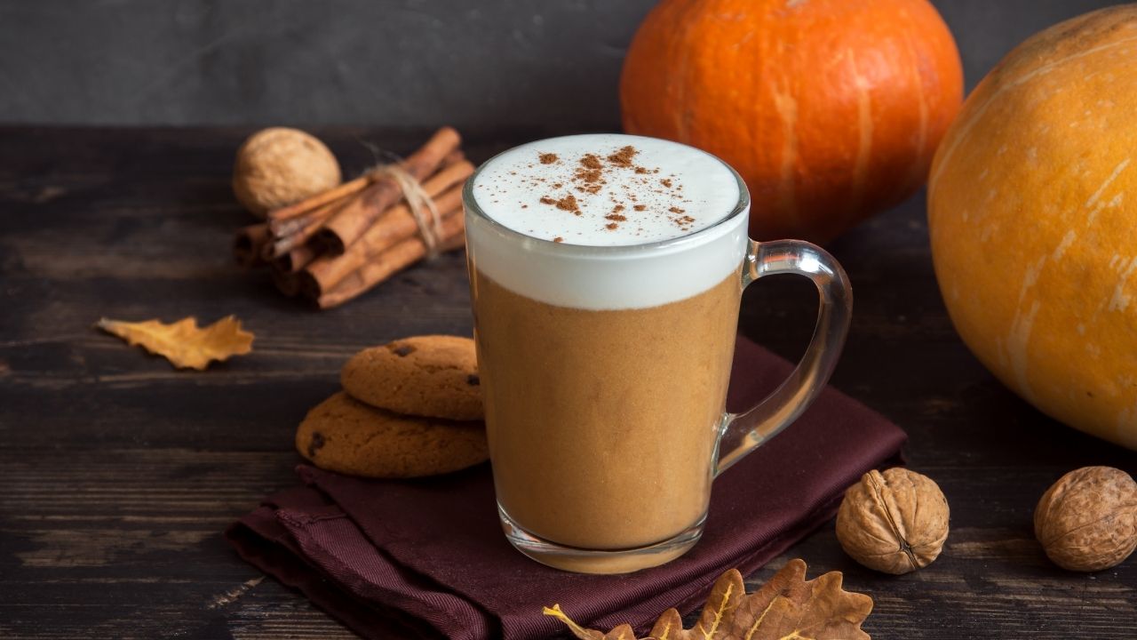 ¿Qué es y cómo preparar un pumpkin spice latte?