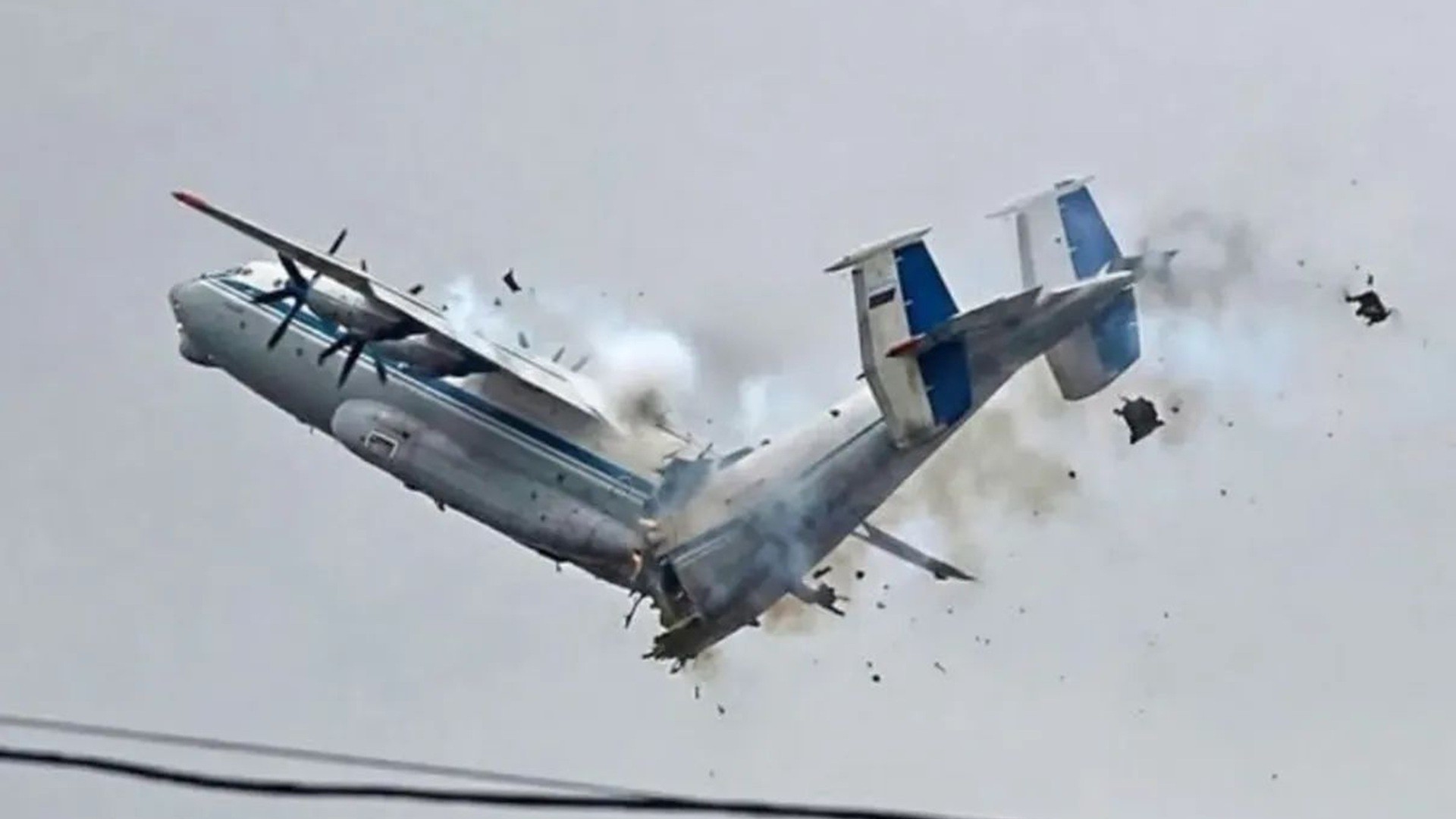 Avión ruso An-22: qué muestra el video viral y cómo ocurrió el accidente en Ivanovo