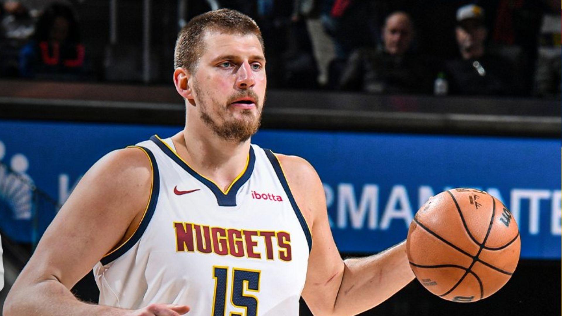 Nikola Jokic se convierte en el tercer jugador en promediar un triple-doble en una temporada de ...