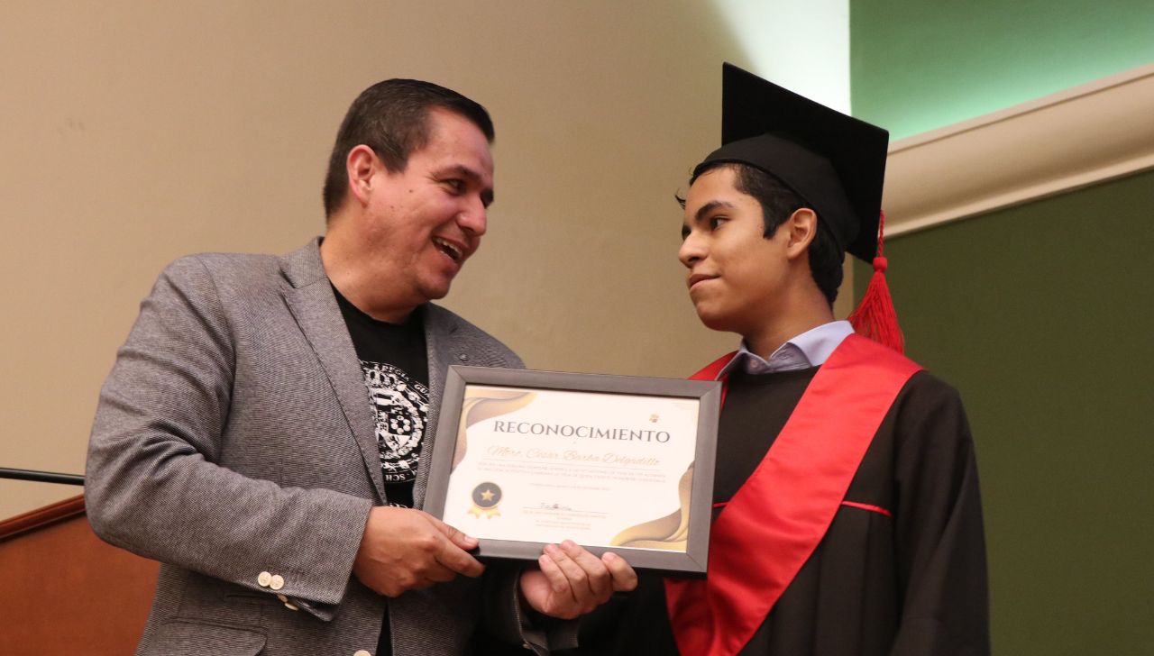 ¿Quién es el niño genio mexicano de 14 años que cursa un doctorado y ...