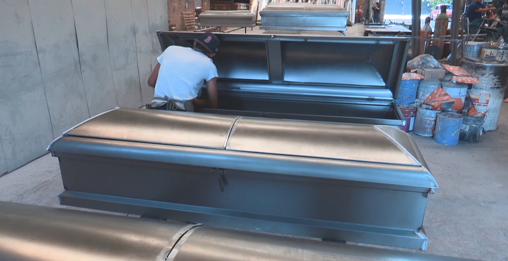 La elaboración de ataúdes en Salamanca, Guanajuato