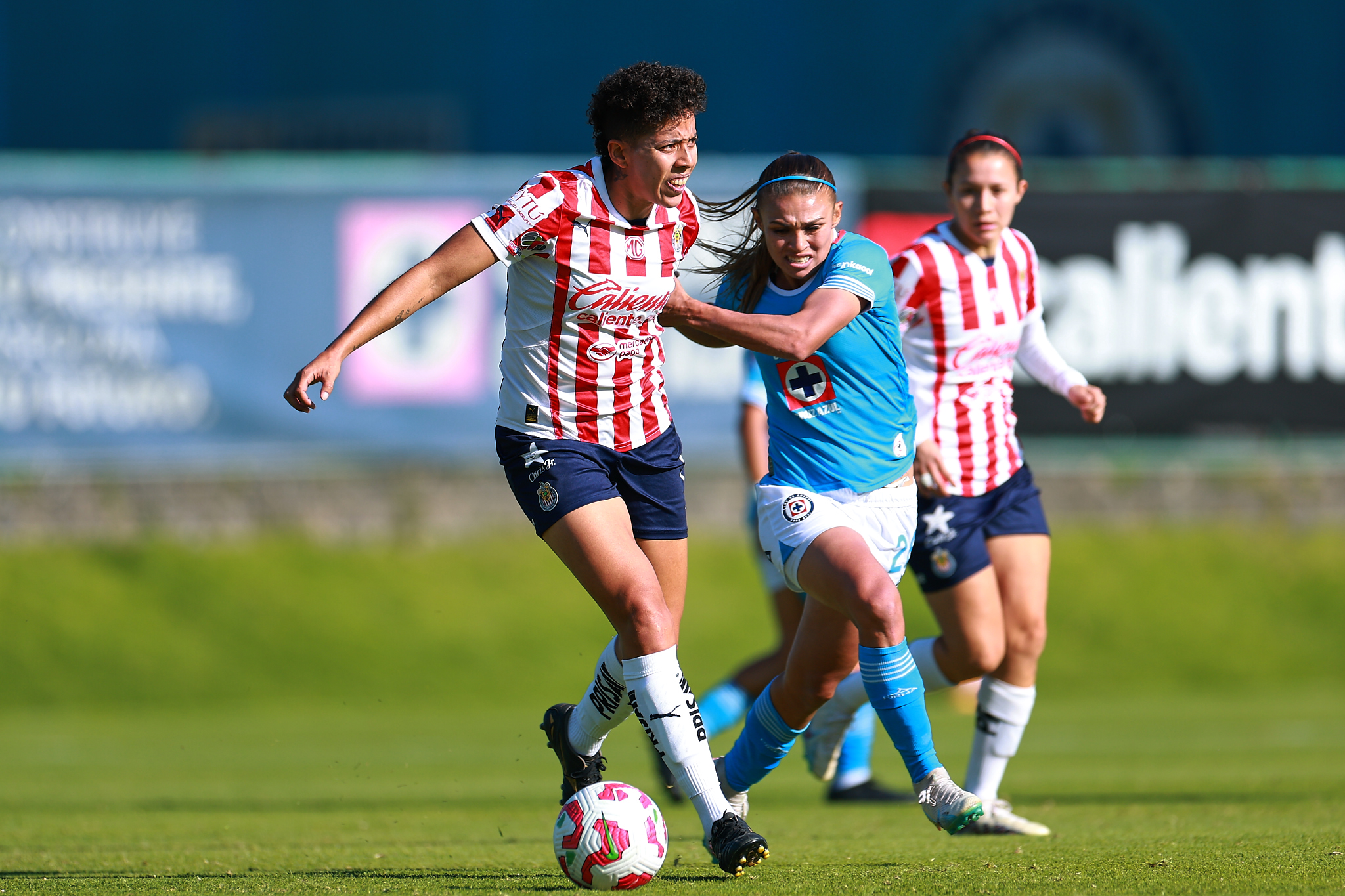 Chivas Femenil rescata agónico empate contra Cruz Azul