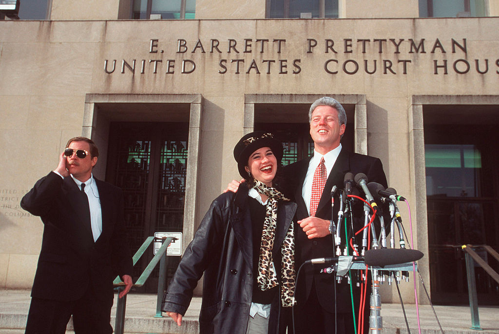 Estrenan serie del escándalo de Bill Clinton y Monica Lewinsky