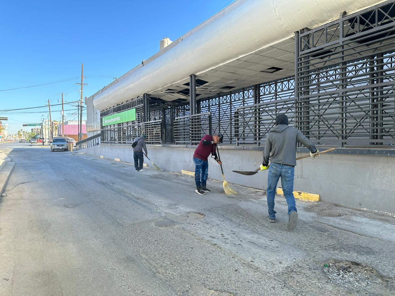 Limpian vialidades y estaciones para BRT 1 en Ciudad Juárez