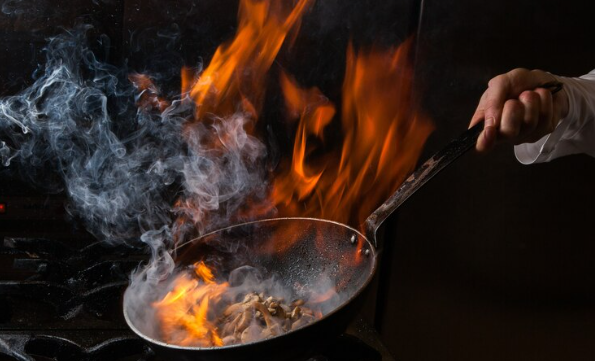 Cómo apagar un incendio en la cocina de manera segura