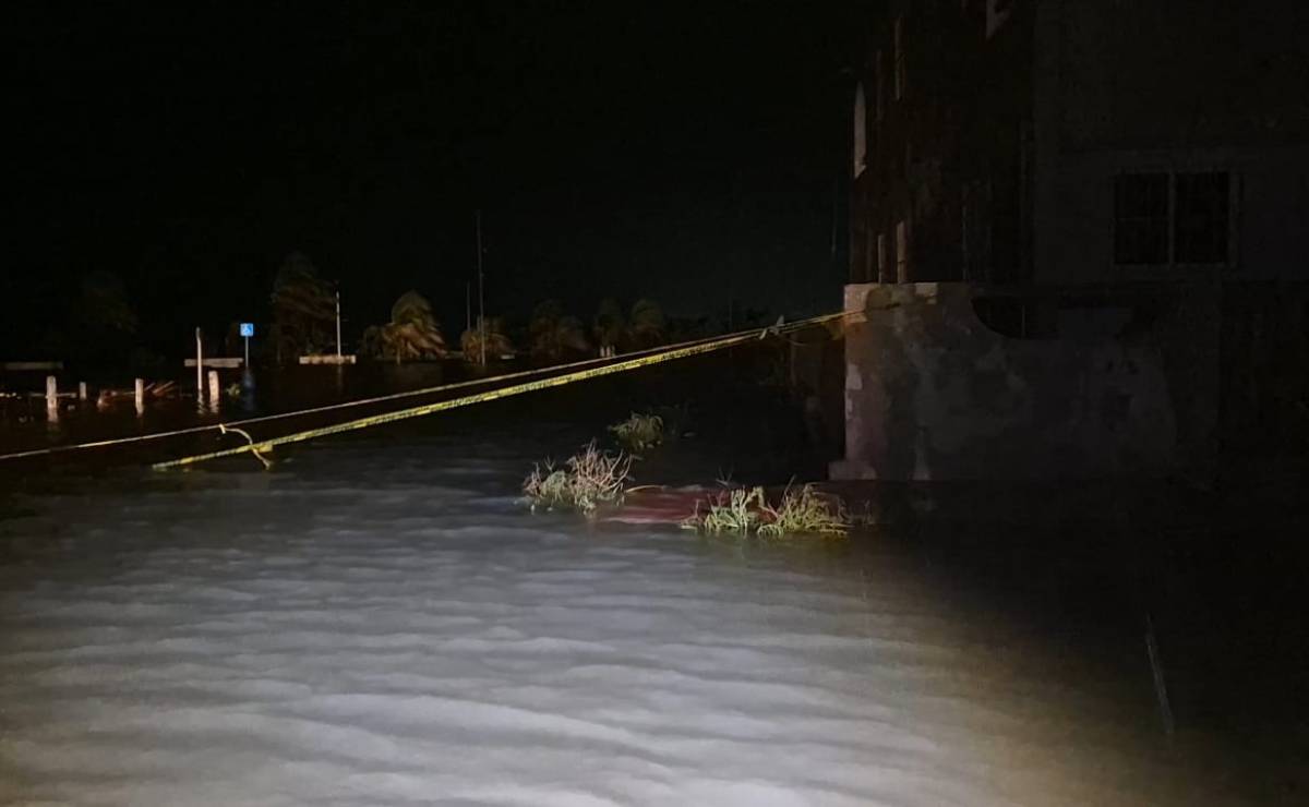 Huracán Milton: Se desborda el mar en Progreso y alcanza casas cercanas ...