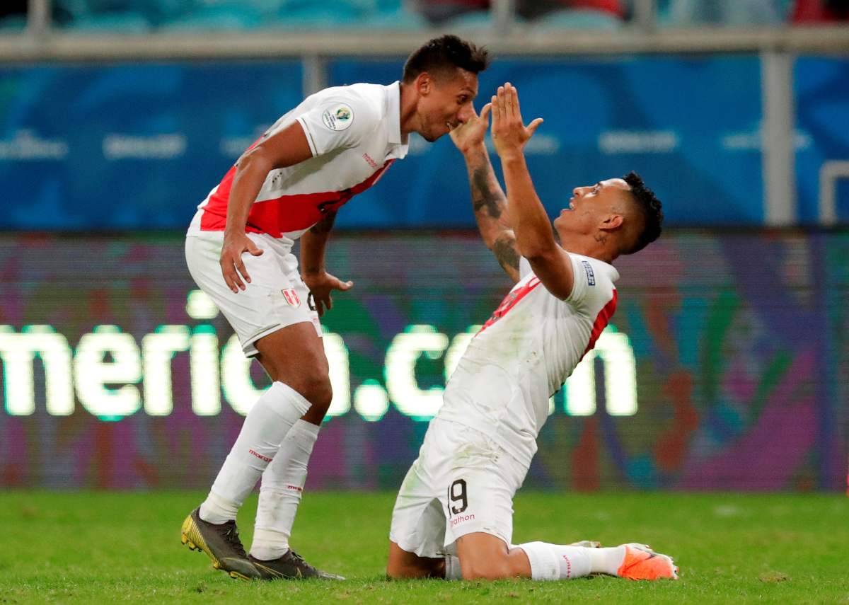 Perú sorprende a Chile y es finalista
