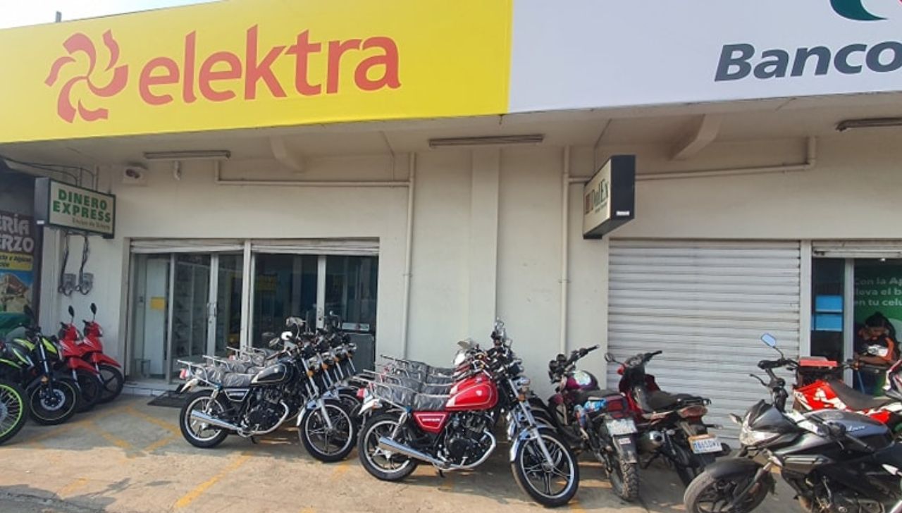 Elektra, Banco Azteca y Western Union cumplen 30 años dando servicio de ...