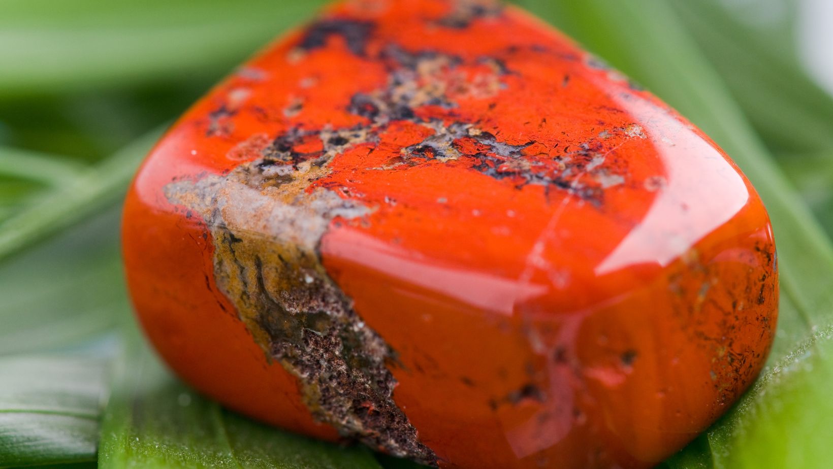 Rituales: ¿Qué es la piedra jaspe roja y para qué sirve?