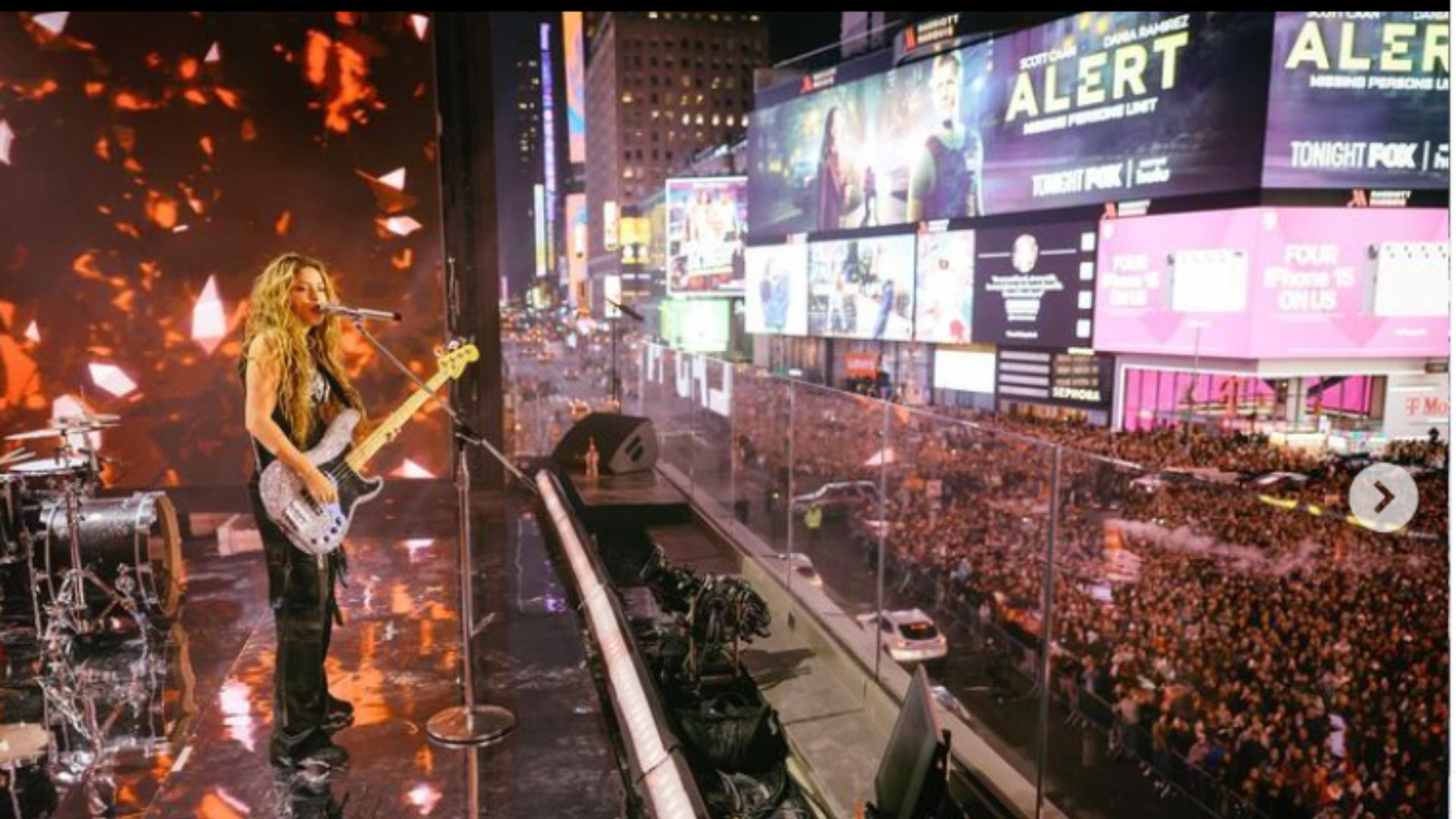 VIDEO: Shakira en Times Square, así vivieron el concierto sus fans