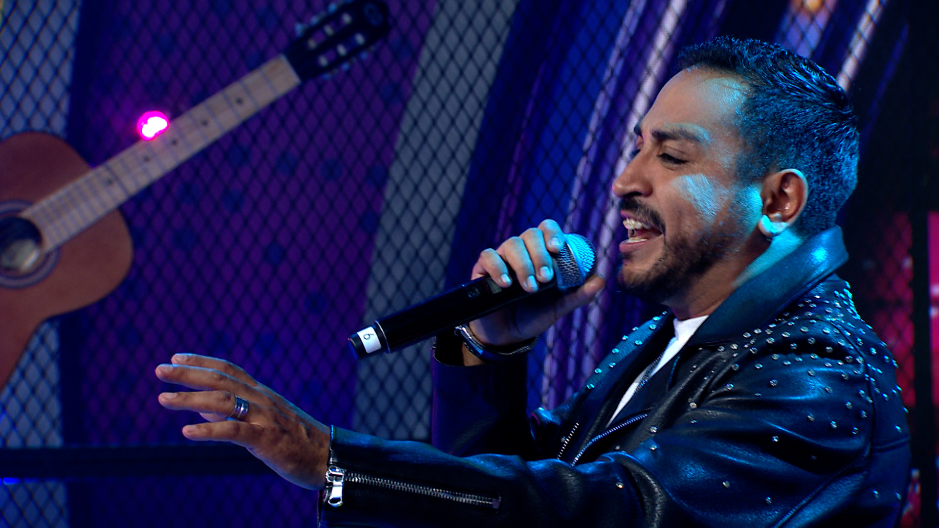 Luis Fernando Peña cantó "Aún" en La Academia VLA