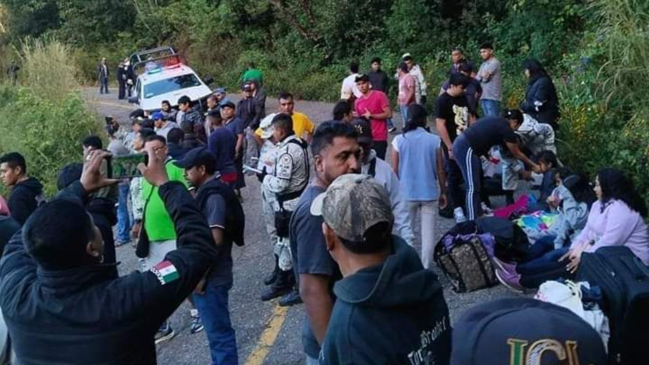 Carretera Tlaxiaco-Putla: Accidente deja un muerto y 25 heridos