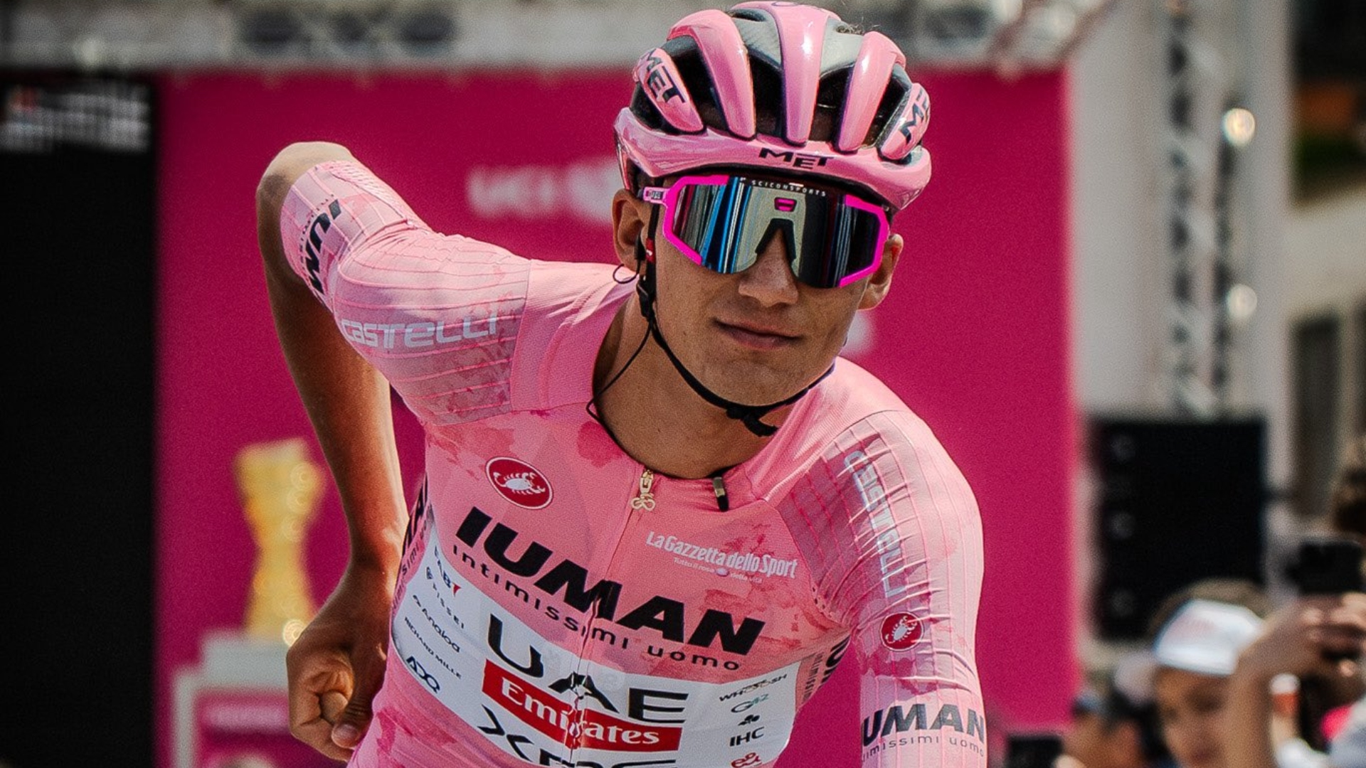¿Qué es la maglia blanca que le dieron a Isaac del Toro en el Giro de ...