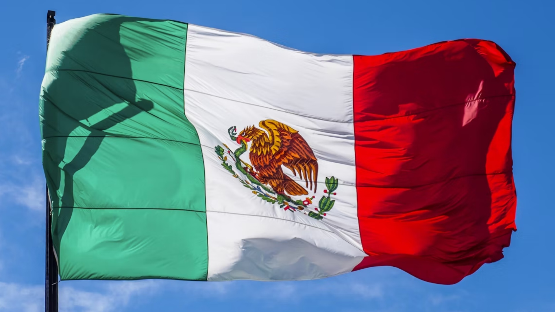 Todos los diseños de la Bandera de México en la historia del país