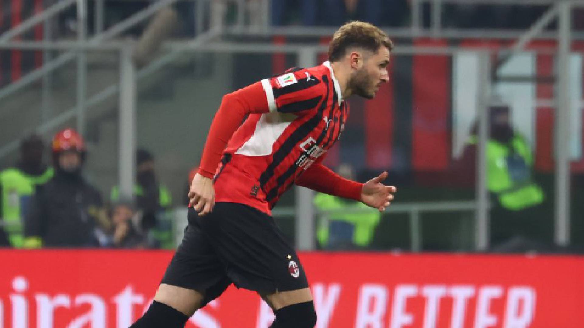 Santiago Giménez debutó con el AC Milán este 5 de febrero.