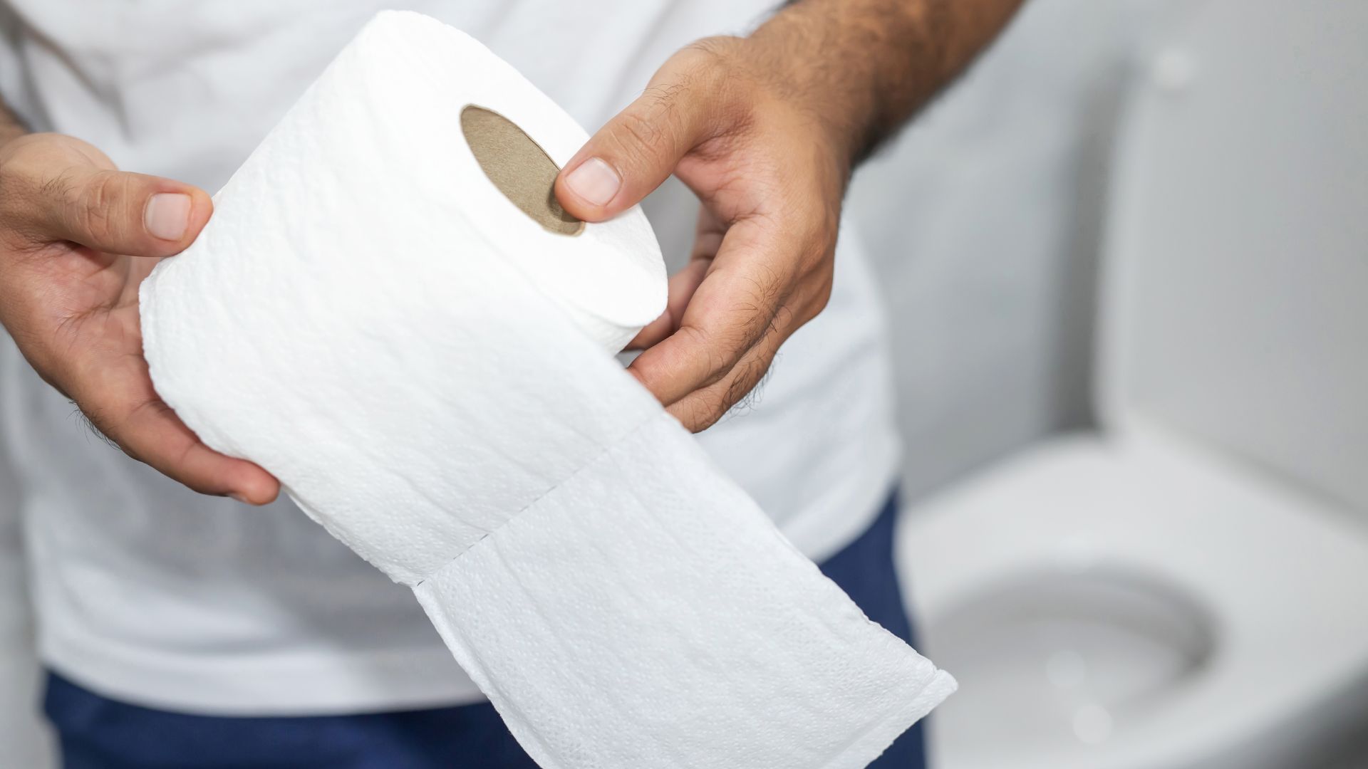 Esta es la manera correcta de limpiarse tras ir al baño