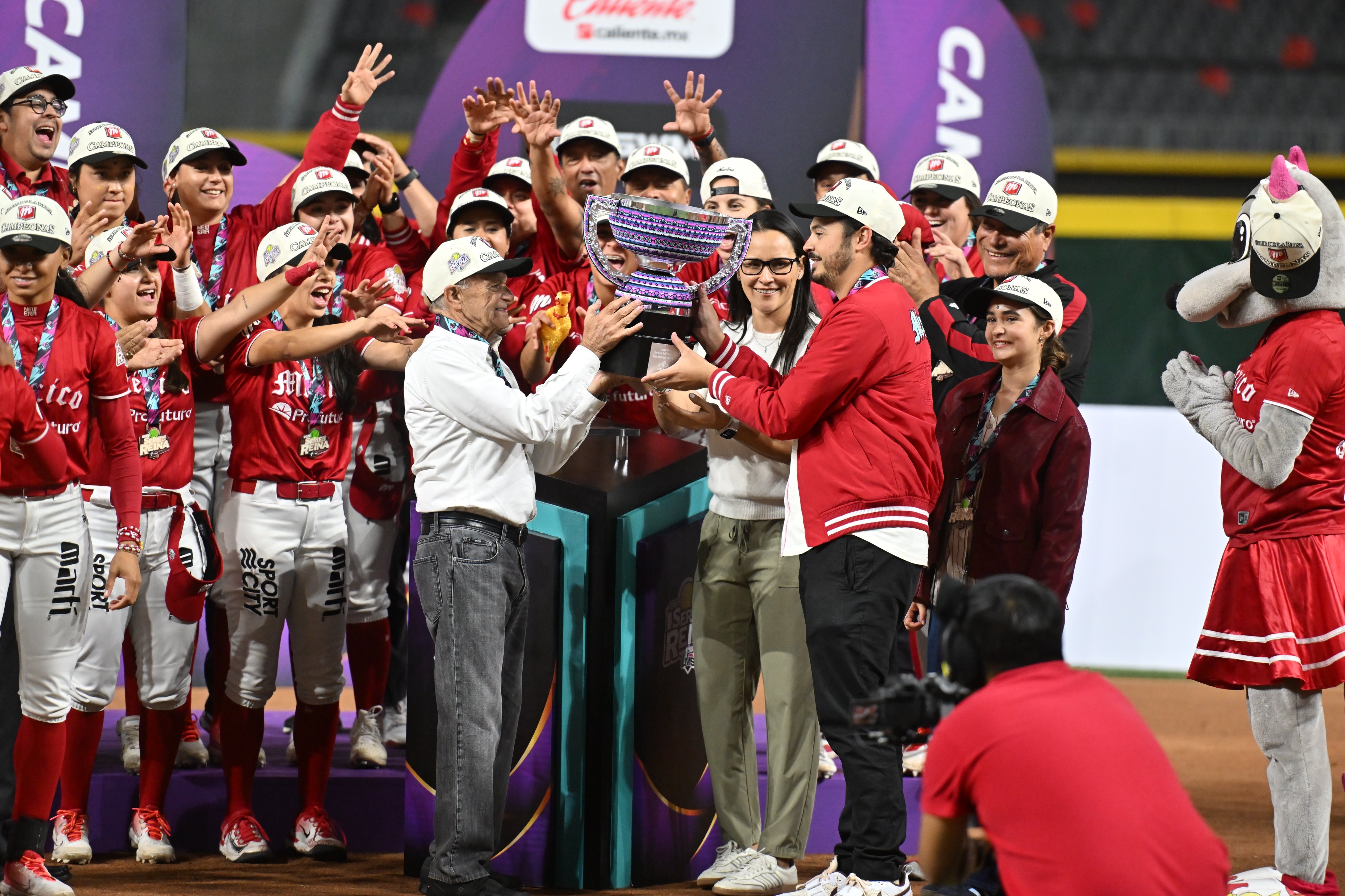 Diablos Rojos del México consigue triplete histórico